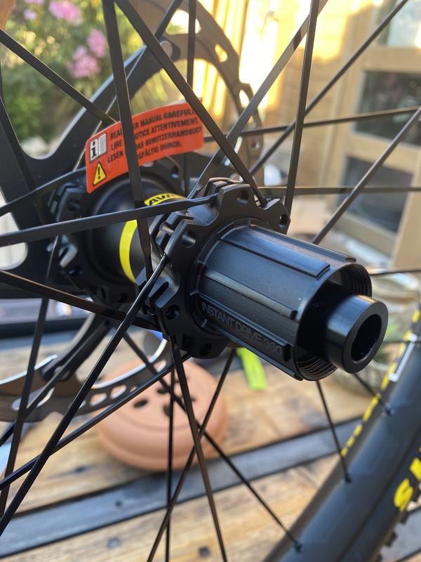 Paire de Roues Mavic E-Deemax S35 27.5'' | Boost 15x110 - 12x148mm | 6 Trous | Alltricks.fr