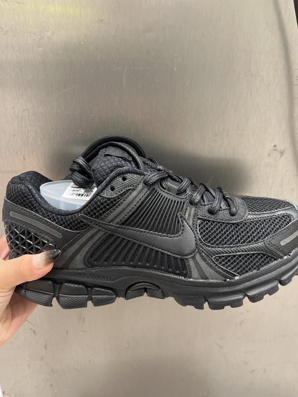 NIKE ZOOM VOMERO 5 BLACK/BLACK(ナイキ ズーム ボメロ 5 NIKE ZOOM VOMERO 5 BLACK/BLACK(ナイキ ズーム ボメロ 5