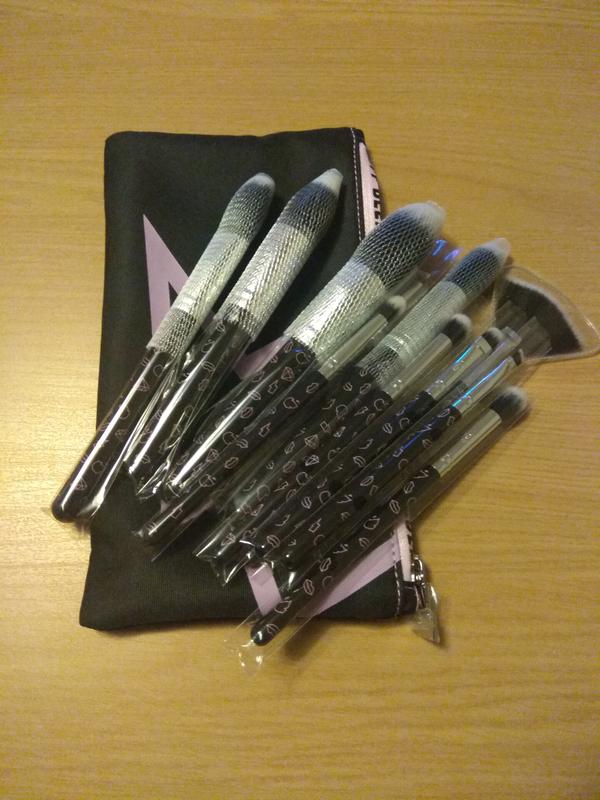 By BEAUTY BAY Iconic 12 Piece Brush Set With Bag at BEAUTY BAY