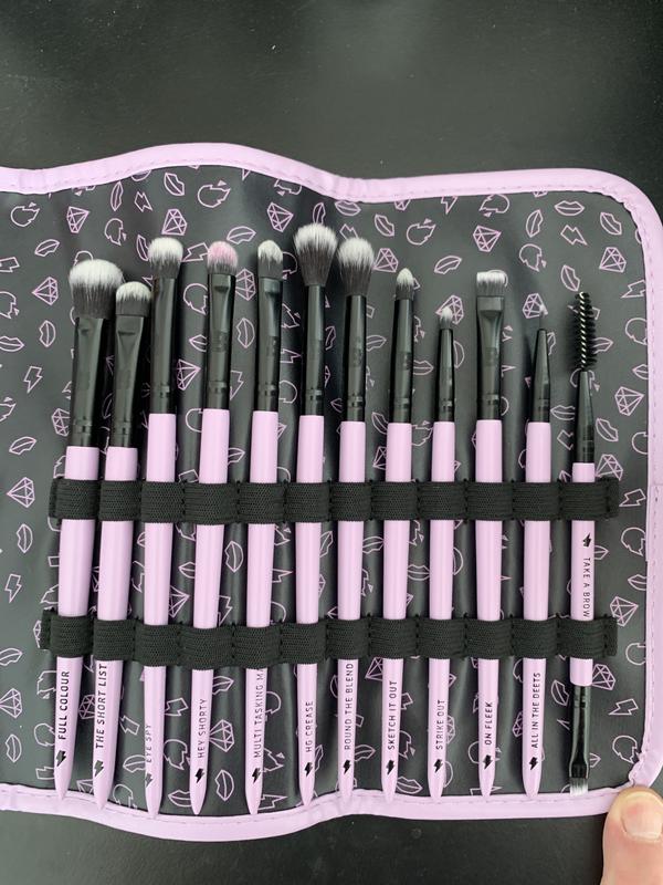 By BEAUTY BAY Eye Wonder 12 Piece Eye Brush Set With Brush Roll at ...