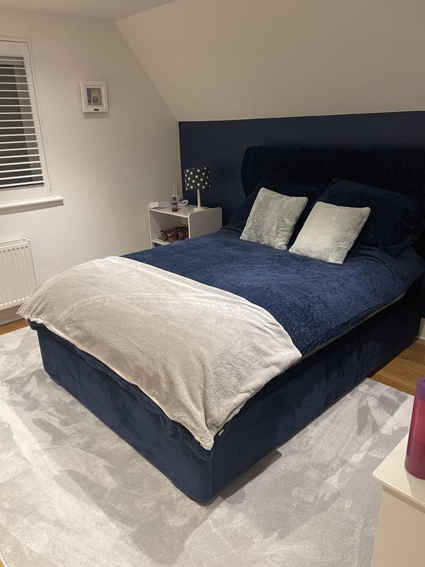 Dreams blue velvet bed store
