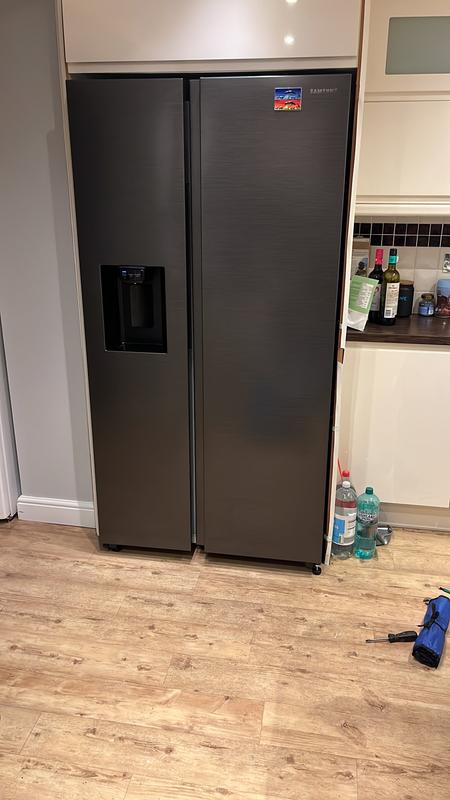 Black 8 Series American Fridge Freezer RS8000 634L Samsung UK